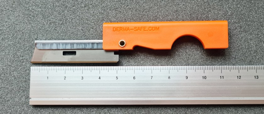 Knife chat: Derma-Safe razor – Three Points of the Compass