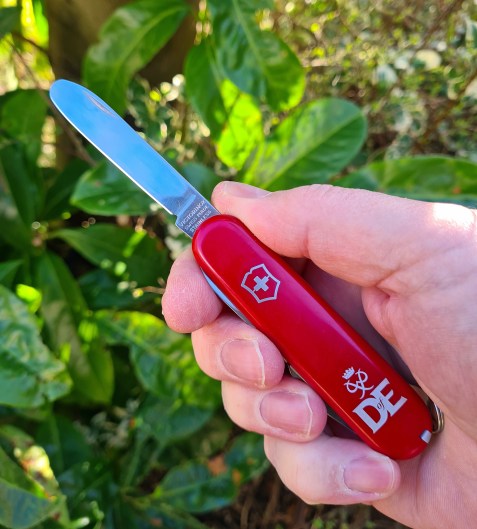 Knife chat: The Victorinox DofE ‘Pocket Tool’ – Three Points of the Compass