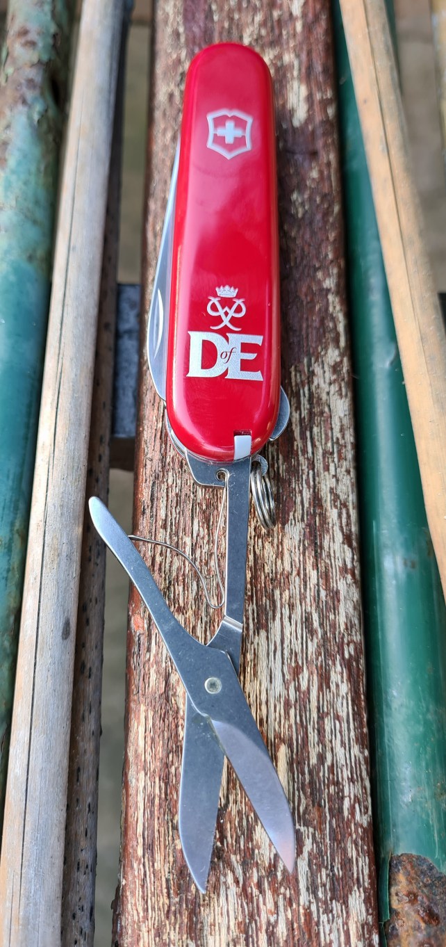 Knife chat: The Victorinox DofE ‘Pocket Tool’ – Three Points of the Compass