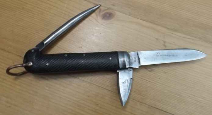 Knife chat: a blast from my dad's past- his British Army knife
