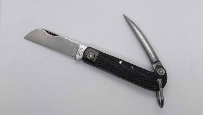 Knife chat: a blast from my dad's past- his British Army knife