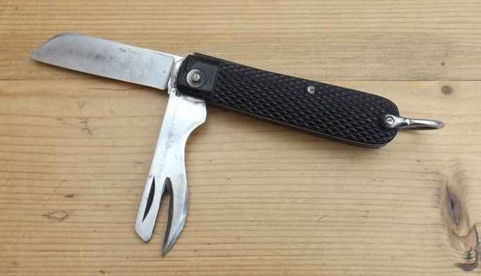 Knife chat: a blast from my dad's past- his British Army knife