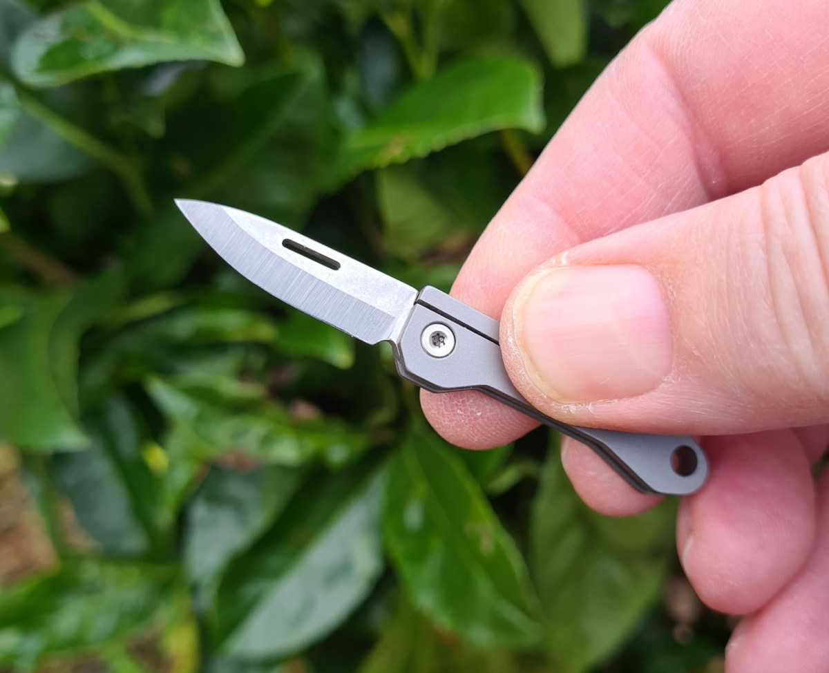 Knife chat: going minimal with a cheapo keychain blade